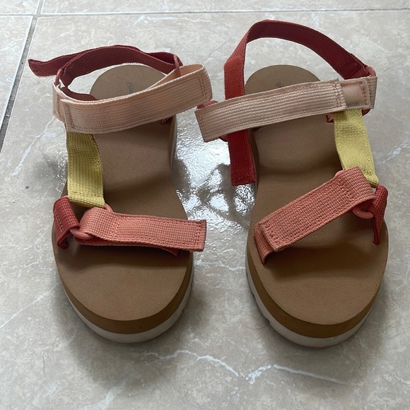 Universal Thread | Shoes | Universal Thread Platform Sandals | Poshmark
